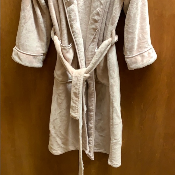 Wamsutta | Other | Extremely Soft And Fuzzy Pink Robe | Poshmark